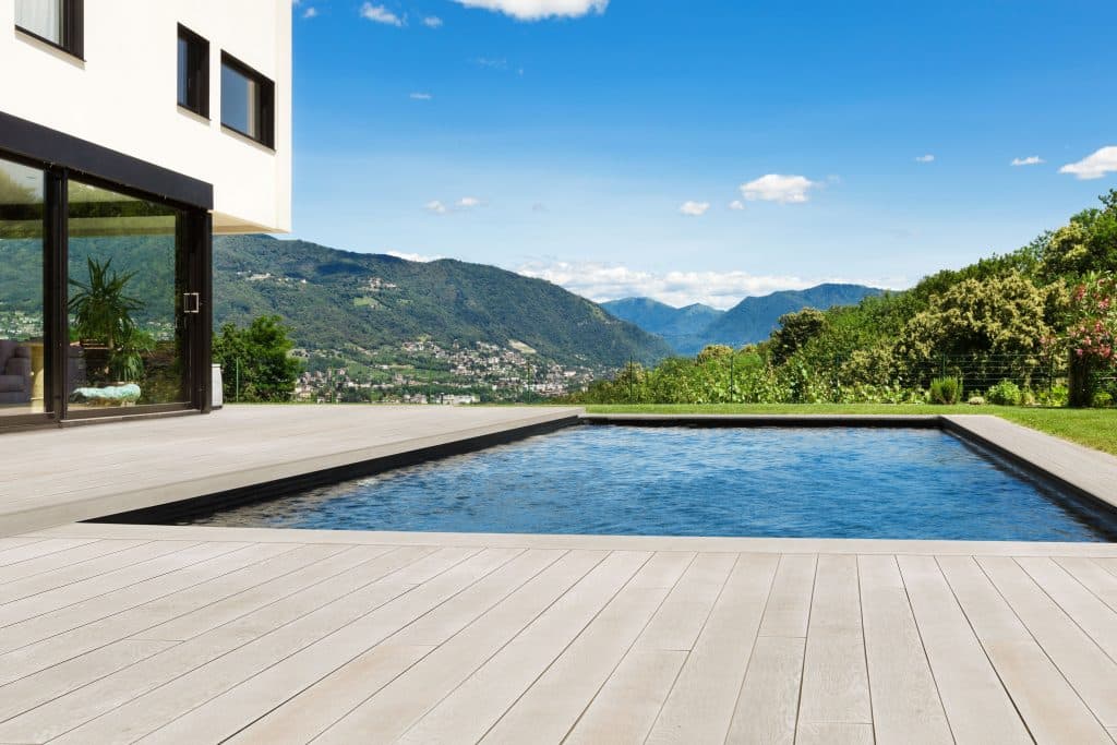 Get Inspired with These Pool Deck Ideas for your Outdoor Oasis